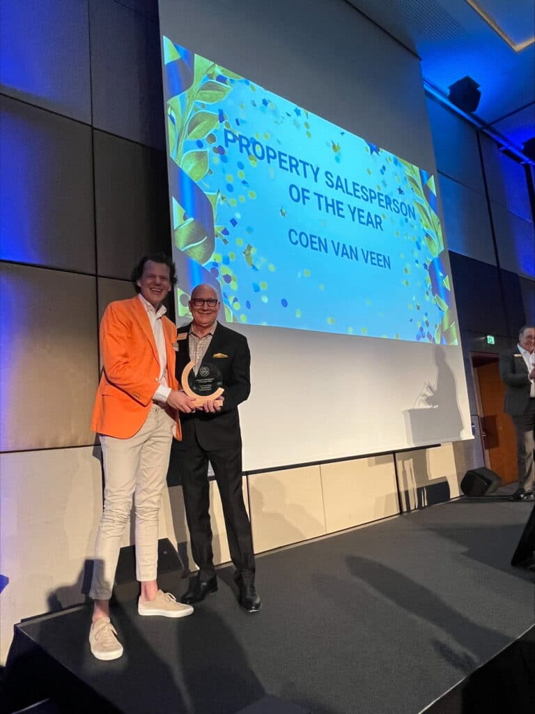 Coen van Veen wint Hotel Property Sales Person of the Year Award ...